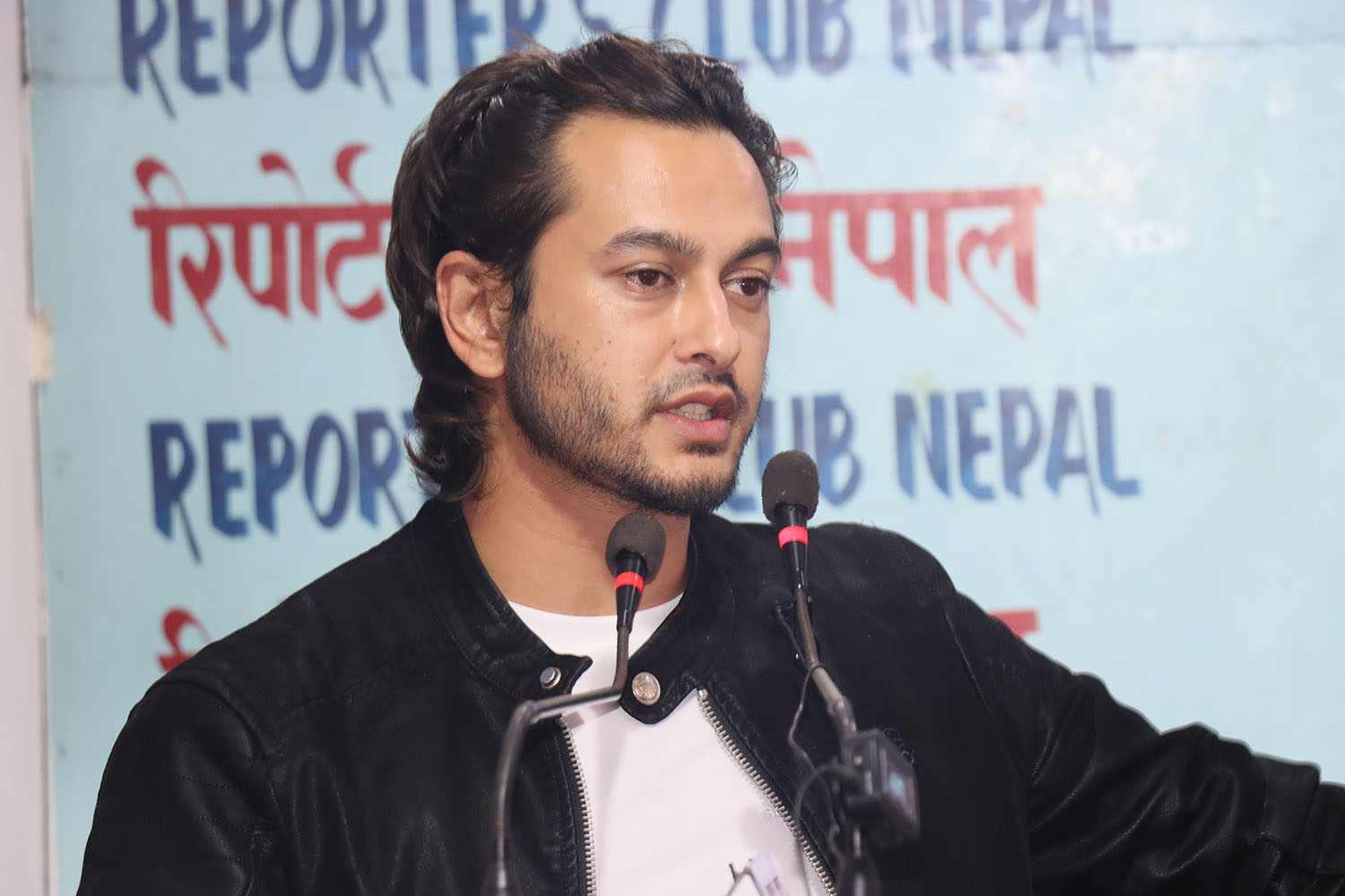 ‘प्रकाश’माथि विभेद भएको आरोप लगाउँदै प्रदीपले भने : प्रोजेक्टर लगाएर ...